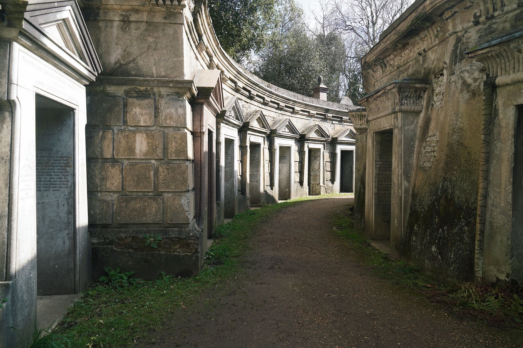 Highgate Cemetery - England - The Unknown Quest